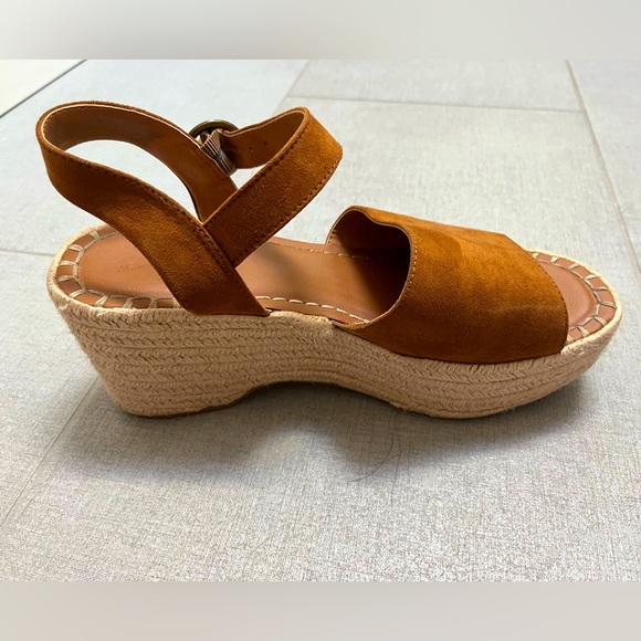 Universal Thread | Shoes | Universal Thread Platform Sandals | Poshmark